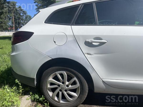 Renault Megane 2016 Rīga vietnē Balts Renault Megane 2016 Rīga, ar dzinēja tilpumu 1.20 L un nobraukumu 174 tūkst. km par 2500 €, foto 6 vietnē AUTOMOTO.COM.LV
