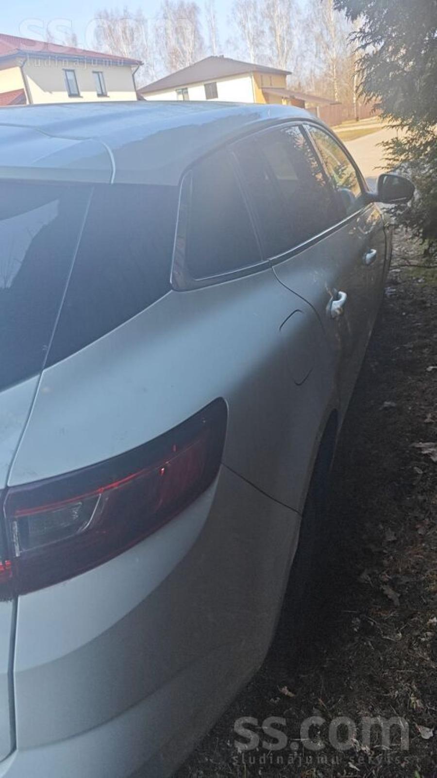 White Renault Megane 2017 in Riga, with an engine capacity of 1.50 L and mileage of 250 thousand km for 2500 €, photo 5 on AUTOMOTO.COM.LV
