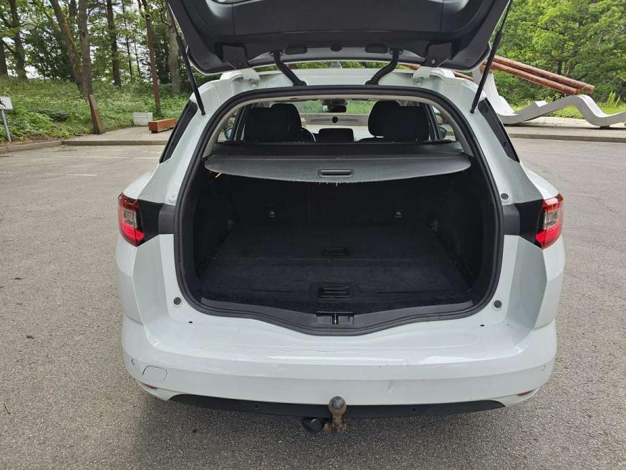 Balts Renault Megane 2017 Tauragė, ar dzinēja tilpumu 1.50 L un nobraukumu 267 tūkst. km par 5900 €, foto 14 vietnē AUTOMOTO.COM.LV
