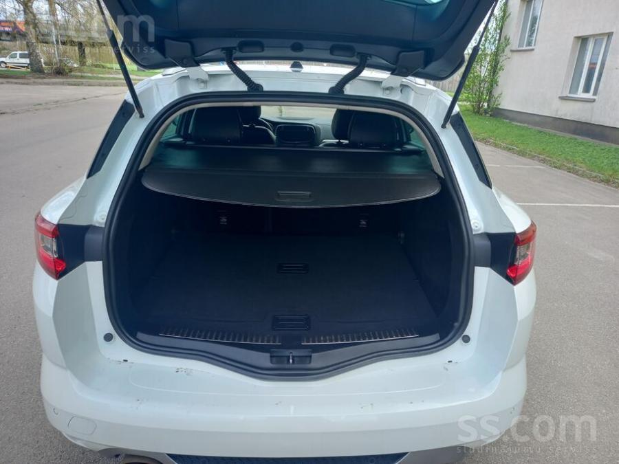 White Renault Megane 2017 in Riga, with an engine capacity of 1.60 L and mileage of 0 thousand km for 8600 €, photo 10 on AUTOMOTO.COM.LV