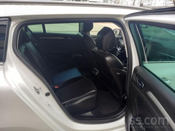 White Renault Megane 2017 in Riga, with an engine capacity of 1.60 L and mileage of 0 thousand km for 8600 €, photo 10 on AUTOMOTO.COM.LV
