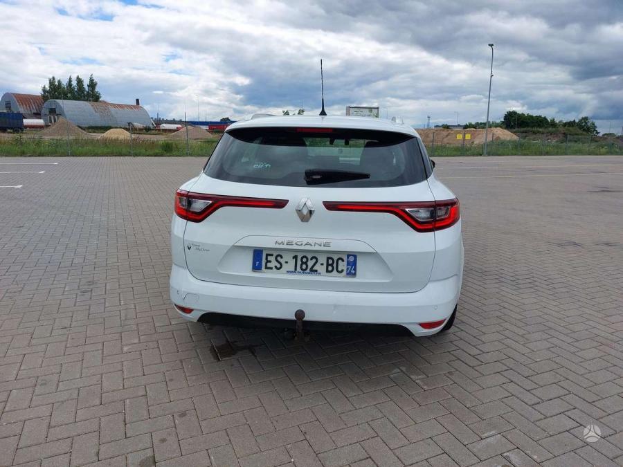 White Renault Megane 2017 in Taurage, with an engine capacity of 1.50 L and mileage of 266 thousand km for 5900 €, photo 8 on AUTOMOTO.COM.LV