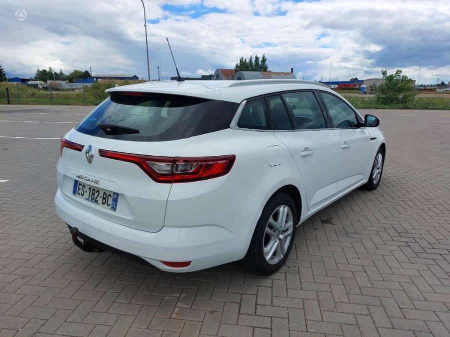 White Renault Megane 2017 in Taurage, with an engine capacity of 1.50 L and mileage of 266 thousand km for 5900 €, photo 9 on AUTOMOTO.COM.LV
