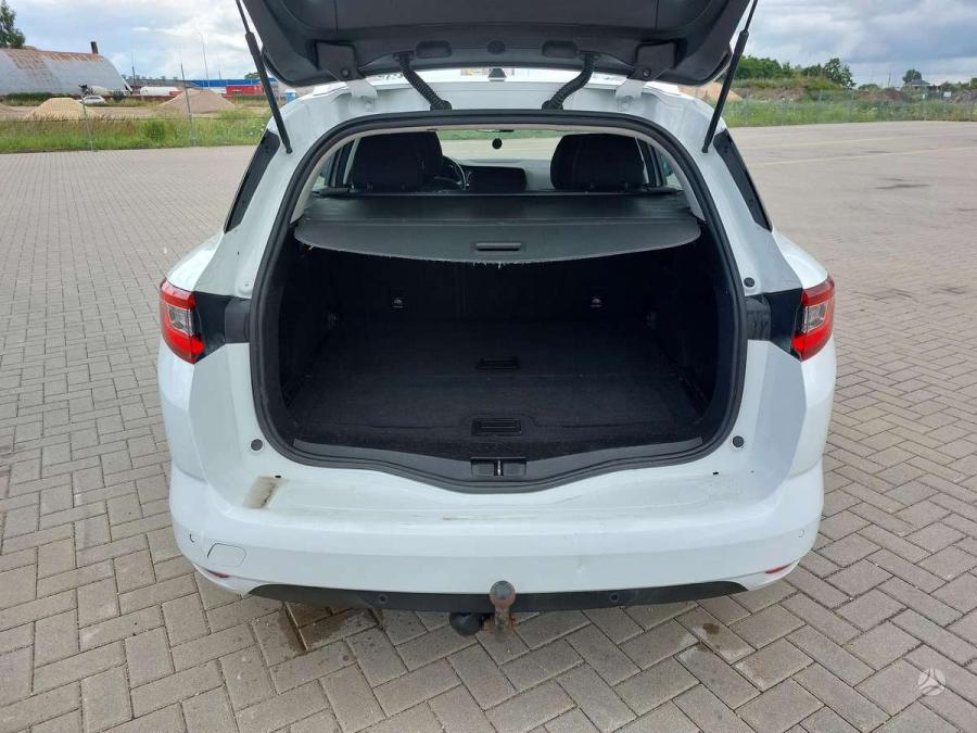 White Renault Megane 2017 in Taurage, with an engine capacity of 1.50 L and mileage of 266 thousand km for 5900 €, photo 12 on AUTOMOTO.COM.LV