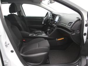 White Renault Megane 2018 in Vilnius, with an engine capacity of 1.50 L and mileage of 121 thousand km for 9499 €, photo 14 on AUTOMOTO.COM.LV