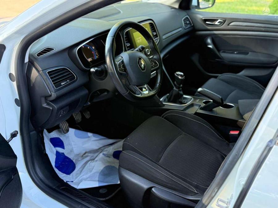 Balts Renault Megane 2018 Tauragė, ar dzinēja tilpumu 1.46 L un nobraukumu 250 tūkst. km par 5400 €, foto 13 vietnē AUTOMOTO.COM.LV