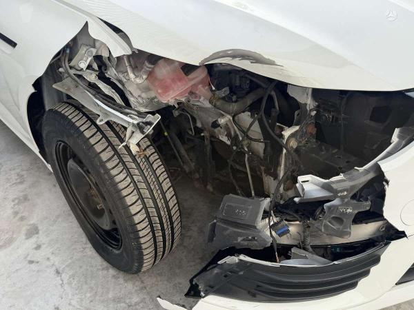 Balts Renault Megane 2018 Šauļi, ar dzinēja tilpumu 1.60 L un nobraukumu 178 tūkst. km par 2500 €, foto 6 vietnē AUTOMOTO.COM.LV