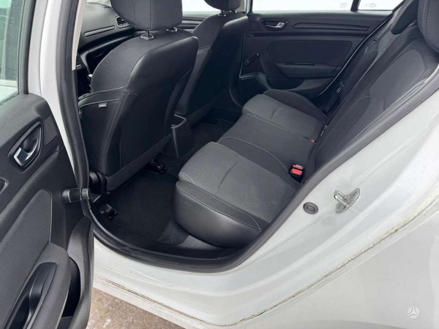 White Renault Megane 2019 in Vilnius, with an engine capacity of 1.46 L and mileage of 189 thousand km for 6776 €, photo 16 on AUTOMOTO.COM.LV