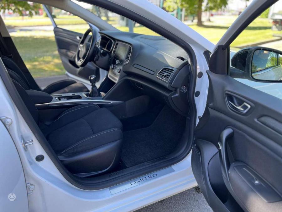 Balts Renault Megane 2019 Tauragė, ar dzinēja tilpumu 1.30 L un nobraukumu 191 tūkst. km par 5600 €, foto 17 vietnē AUTOMOTO.COM.LV