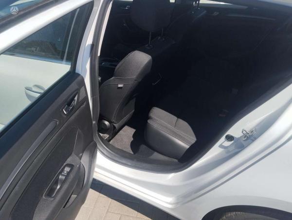 White Renault Megane 2020 in Taurage, with an engine capacity of 1.50 L and mileage of 117 thousand km for 8000 €, photo 8 on AUTOMOTO.COM.LV