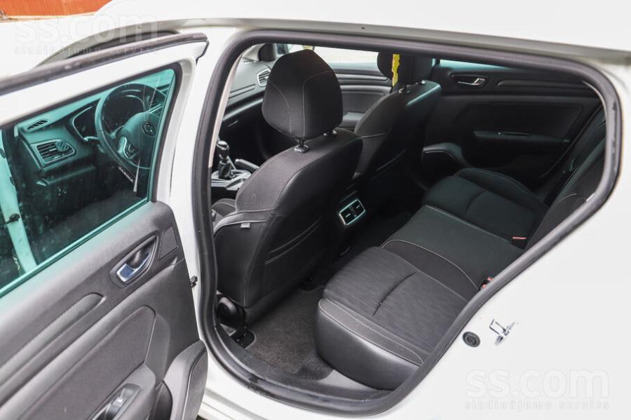 Balts Renault Megane 2020 Rīga, ar dzinēja tilpumu 1.30 L un nobraukumu 122 tūkst. km par 10000 €, foto 6 vietnē AUTOMOTO.COM.LV