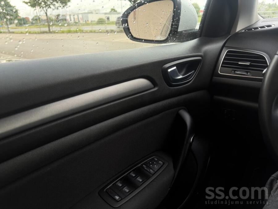 Balts Renault Megane 2021 Jelgava, ar dzinēja tilpumu 1.50 L un nobraukumu 233 tūkst. km par 9900 €, foto 16 vietnē AUTOMOTO.COM.LV
