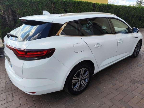 Balts Renault Megane 2021 Kalvarija, ar dzinēja tilpumu 1.46 L un nobraukumu 140 tūkst. km par 12403 €, foto 4 vietnē AUTOMOTO.COM.LV