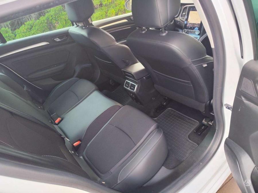 White Renault Megane 2021 in Kalvarija, with an engine capacity of 1.46 L and mileage of 140 thousand km for 12403 €, photo 10 on AUTOMOTO.COM.LV