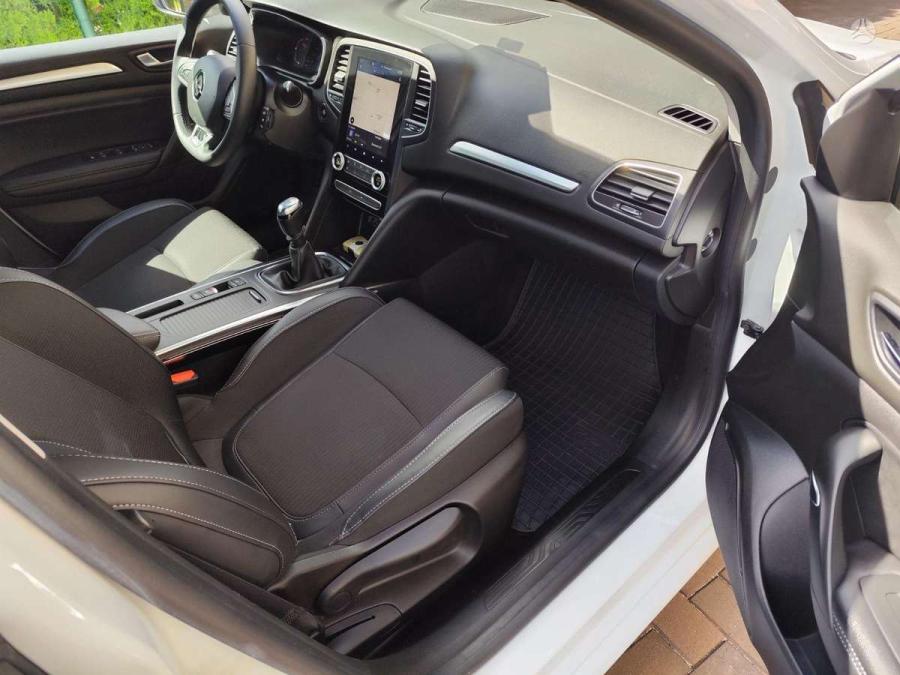 White Renault Megane 2021 in Kalvarija, with an engine capacity of 1.46 L and mileage of 140 thousand km for 12403 €, photo 11 on AUTOMOTO.COM.LV