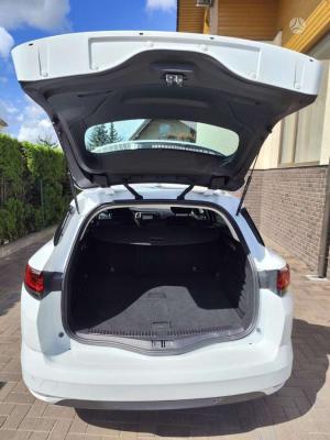 White Renault Megane 2021 in Kalvarija, with an engine capacity of 1.46 L and mileage of 140 thousand km for 12403 €, photo 15 on AUTOMOTO.COM.LV