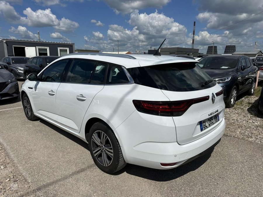 White Renault Megane 2022 in Vilnius, with an engine capacity of 1.46 L and mileage of 199 thousand km for 10889 €, photo 5 on AUTOMOTO.COM.LV