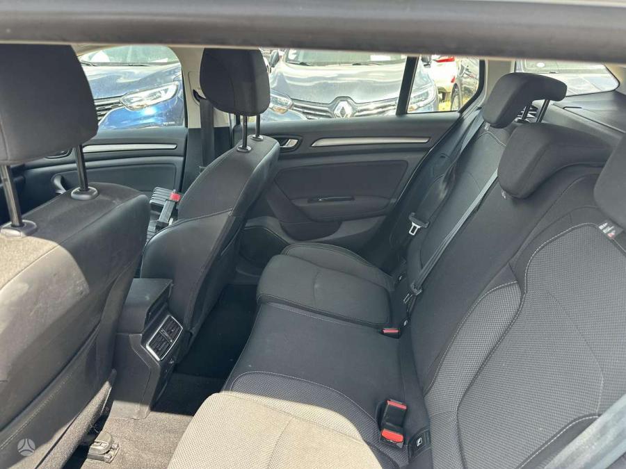 White Renault Megane 2022 in Vilnius, with an engine capacity of 1.46 L and mileage of 199 thousand km for 10889 €, photo 12 on AUTOMOTO.COM.LV