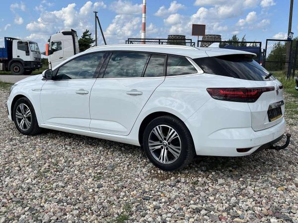 White Renault Megane 2022 in Vilnius, with an engine capacity of 1.33 L and mileage of 268 thousand km for 9196 €, photo 5 on AUTOMOTO.COM.LV
