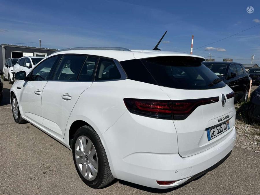 White Renault Megane 2022 in Vilnius, with an engine capacity of 1.46 L and mileage of 186 thousand km for 11252 €, photo 5 on AUTOMOTO.COM.LV