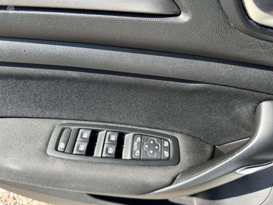White Renault Megane 2022 in Vilnius, with an engine capacity of 1.46 L and mileage of 186 thousand km for 11252 €, photo 13 on AUTOMOTO.COM.LV