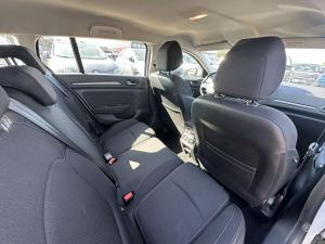 White Renault Megane 2022 in Vilnius, with an engine capacity of 1.46 L and mileage of 186 thousand km for 11252 €, photo 17 on AUTOMOTO.COM.LV