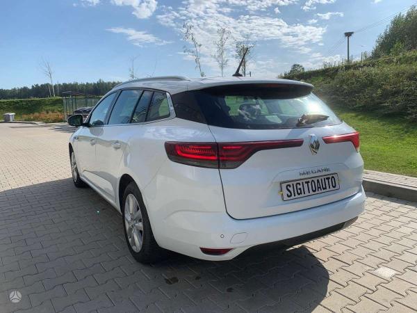 White Renault Megane 2022 in Vilnius, with an engine capacity of 1.46 L and mileage of 214 thousand km for 10527 €, photo 4 on AUTOMOTO.COM.LV