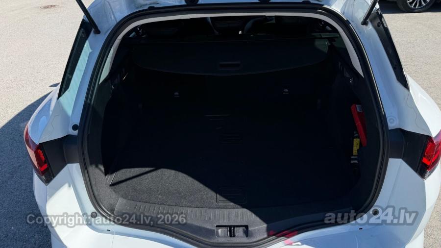 White Renault Megane 2023 in Tallinn, with an engine capacity of 1.30 L and mileage of 45 thousand km for 15490 €, photo 27 on AUTOMOTO.COM.LV