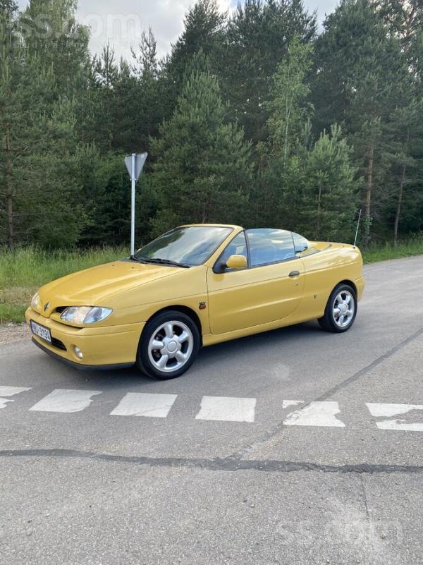 Yellow Renault Megane 1998 in Riga, with an engine capacity of 2.00 L and mileage of 190 thousand km for 6990 €, photo 1 on AUTOMOTO.COM.LV