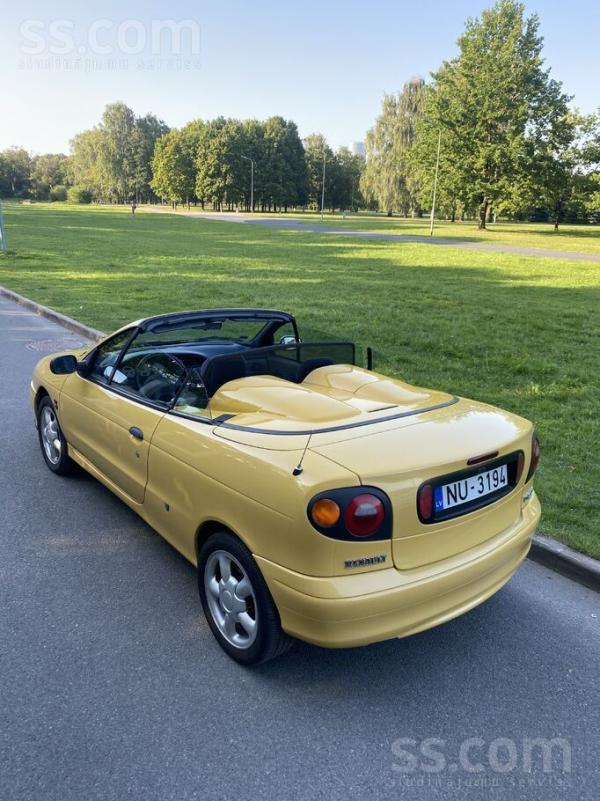 Yellow Renault Megane 1998 in Riga, with an engine capacity of 2.00 L and mileage of 190 thousand km for 6990 €, photo 7 on AUTOMOTO.COM.LV