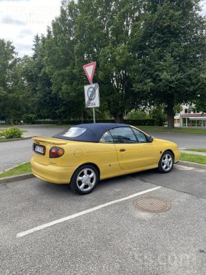 Yellow Renault Megane 1998 in Riga, with an engine capacity of 2.00 L and mileage of 204 thousand km for 4125 €, photo 1 on AUTOMOTO.COM.LV