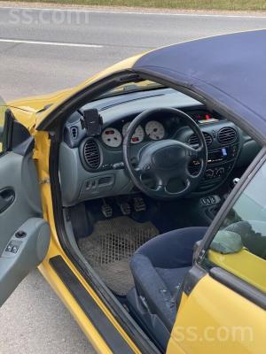 Yellow Renault Megane 1998 in Riga, with an engine capacity of 2.00 L and mileage of 204 thousand km for 4125 €, photo 5 on AUTOMOTO.COM.LV