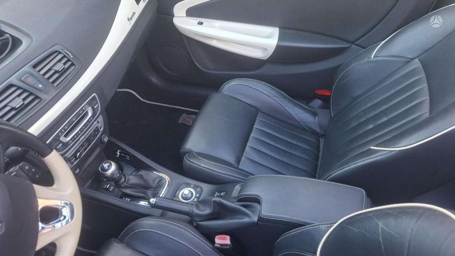 Dzeltens Renault Megane 2013 Tauragė, ar dzinēja tilpumu 1.60 L un nobraukumu 250 tūkst. km par 4250 €, foto 15 vietnē AUTOMOTO.COM.LV