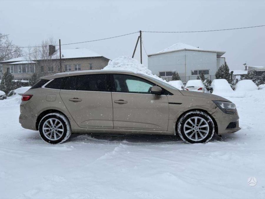 Yellow Renault Megane 2016 in Radviliskis, with an engine capacity of 1.46 L and mileage of 0 thousand km for 4250 €, photo 8 on AUTOMOTO.COM.LV
