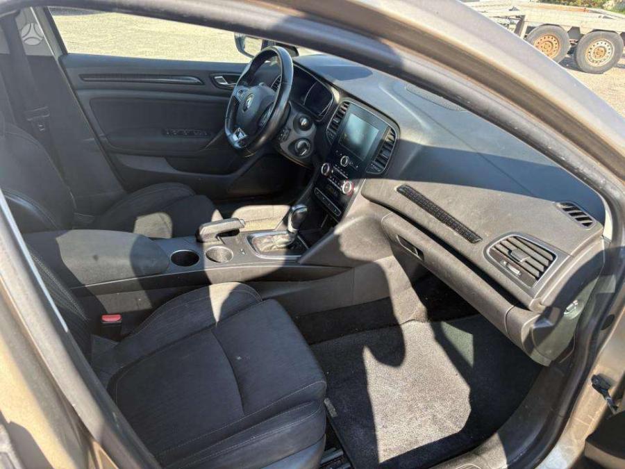 Yellow Renault Megane 2016 in Radviliskis, with an engine capacity of 1.46 L and mileage of 0 thousand km for 3750 €, photo 10 on AUTOMOTO.COM.LV