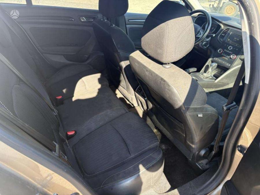 Yellow Renault Megane 2016 in Radviliskis, with an engine capacity of 1.46 L and mileage of 0 thousand km for 3750 €, photo 11 on AUTOMOTO.COM.LV