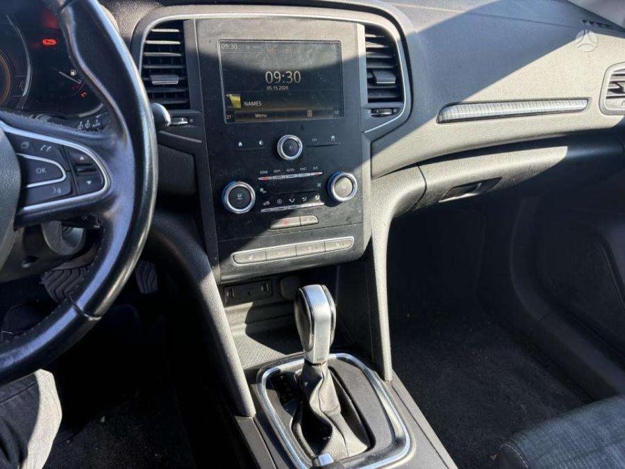 Yellow Renault Megane 2016 in Radviliskis, with an engine capacity of 1.46 L and mileage of 0 thousand km for 3750 €, photo 15 on AUTOMOTO.COM.LV