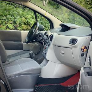 Black Renault Modus 2006 in Jelgava, with an engine capacity of 1.40 L and mileage of 214 thousand km for 1650 €, photo 9 on AUTOMOTO.COM.LV