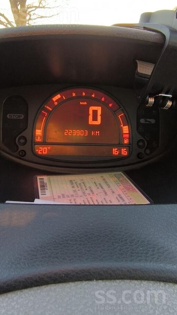 Grey Renault Modus 2005 in Valmiera, with an engine capacity of 1.50 L and mileage of 224 thousand km for 1500 €, photo 4 on AUTOMOTO.COM.LV