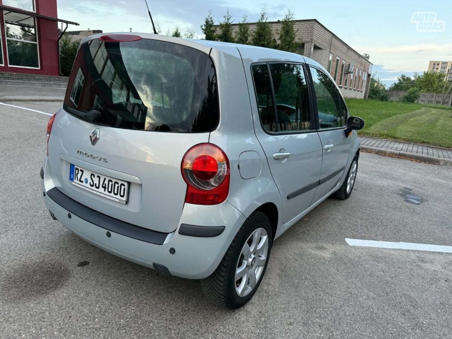 Grey Renault Modus 2005 in Mazeikiai, with an engine capacity of 1.60 L and mileage of 201 thousand km for 1850 €, photo 19 on AUTOMOTO.COM.LV