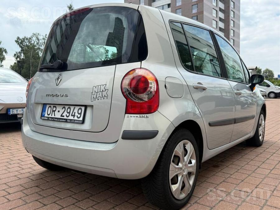 Pelēks Renault Modus 2005 Rīga, ar dzinēja tilpumu 1.60 L un nobraukumu 0 tūkst. km par 2400 €, foto 6 vietnē AUTOMOTO.COM.LV
