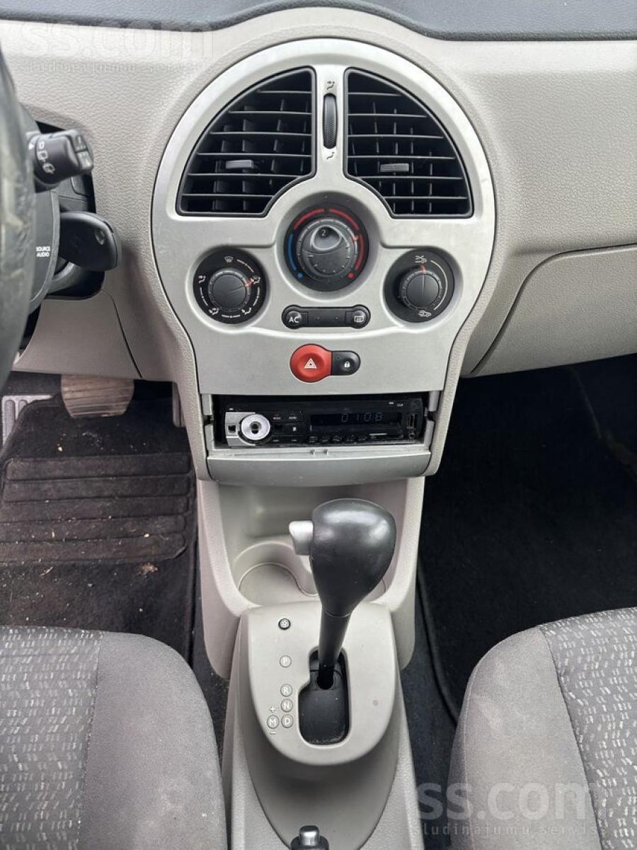 Renault Modus 2005 in Jurmala, with an engine capacity of 1.60 L and mileage of 180 thousand km for 1999 €, photo 9 on AUTOMOTO.COM.LV