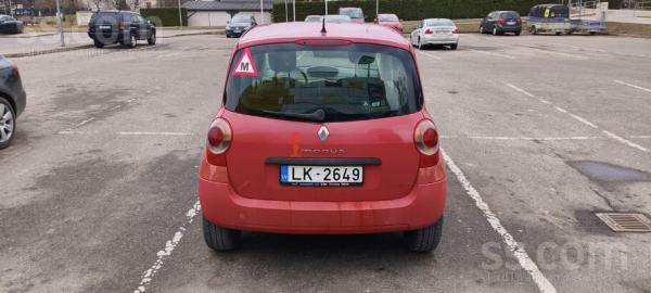 Рено Модус 2005 в Рига, объемом двигателя 1.50 л и пробегом 201 тыс. км за 1000 €, фото 3 на AUTOMOTO.COM.LV