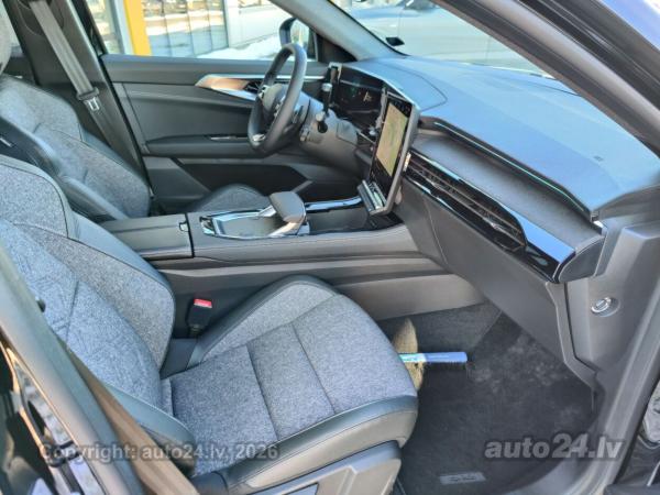 Melns Renault Rafale 2026 Tartu, ar dzinēja tilpumu 1.20 L un nobraukumu 1000 tūkst. km par 42990 €, foto 11 vietnē AUTOMOTO.COM.LV