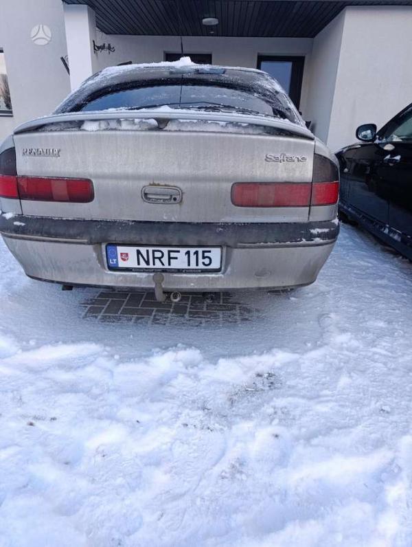 Pelēks Renault Safrane 1998 Panevēža, ar dzinēja tilpumu 2.50 L un nobraukumu 328 tūkst. km par 550 €, foto 4 vietnē AUTOMOTO.COM.LV