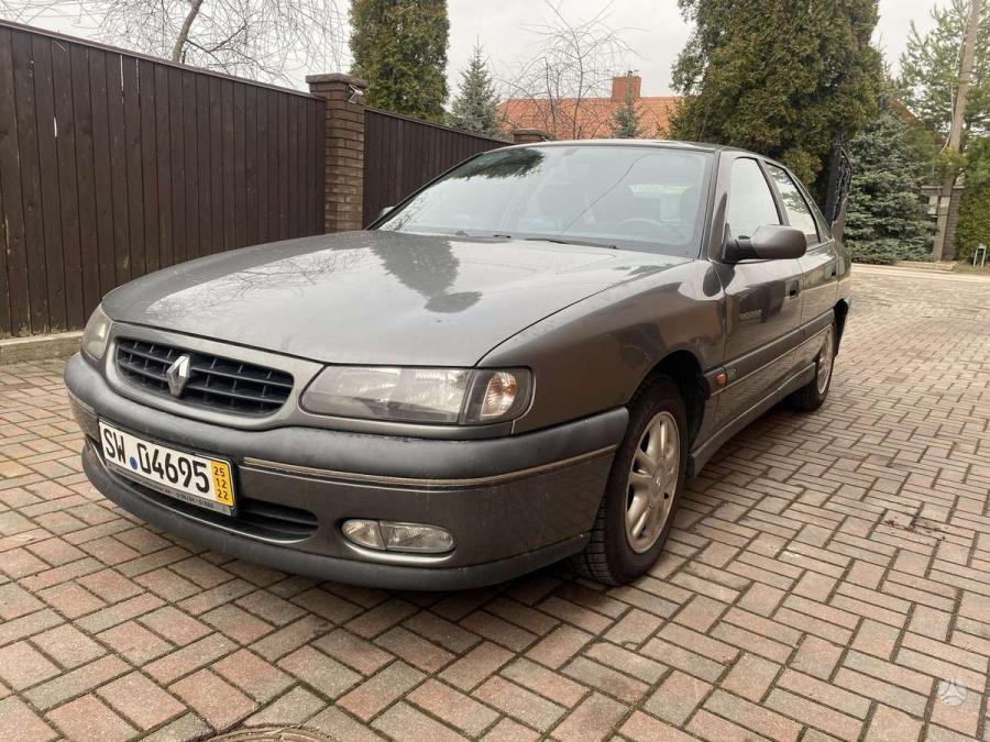 Grey Renault Safrane 1997 in Siauliai, with an engine capacity of 2.20 L and mileage of 77 thousand km for 1999 €, photo 1 on AUTOMOTO.COM.LV