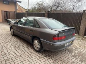 Grey Renault Safrane 1997 in Siauliai, with an engine capacity of 2.20 L and mileage of 77 thousand km for 1999 €, photo 5 on AUTOMOTO.COM.LV