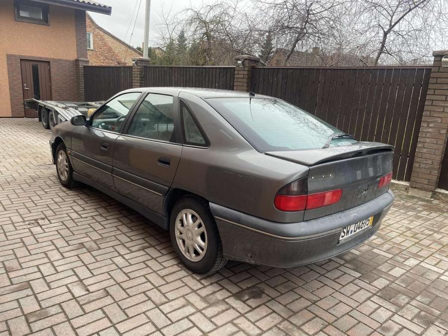 Grey Renault Safrane 1997 in Siauliai, with an engine capacity of 2.20 L and mileage of 77 thousand km for 1999 €, photo 5 on AUTOMOTO.COM.LV