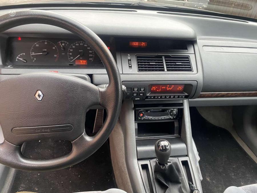 Grey Renault Safrane 1997 in Siauliai, with an engine capacity of 2.20 L and mileage of 77 thousand km for 1999 €, photo 8 on AUTOMOTO.COM.LV
