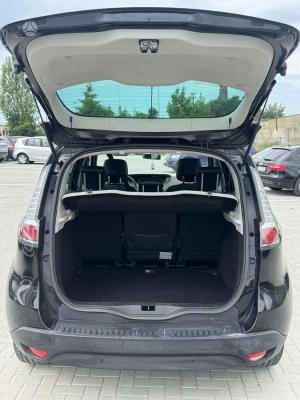 Black Renault Scenic 2013 in Taurage, with an engine capacity of 1.47 L and mileage of 205 thousand km for 3900 €, photo 17 on AUTOMOTO.COM.LV